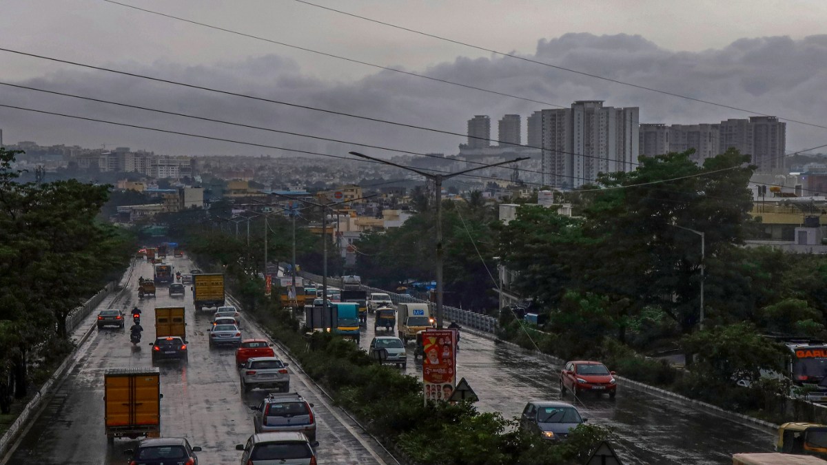 Bangalore Weather Forecast: बारिश से बैंगलोर का मौसम हुआ सुहाना, अगले 4 दिन कैसा रहेगा हाल? IMD ...
