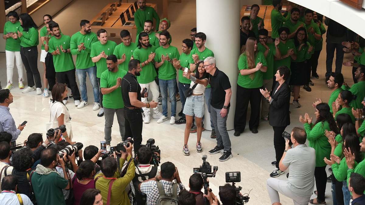 Apple Opens Second Flagship Store In India, First In Delhi - Goodreturns