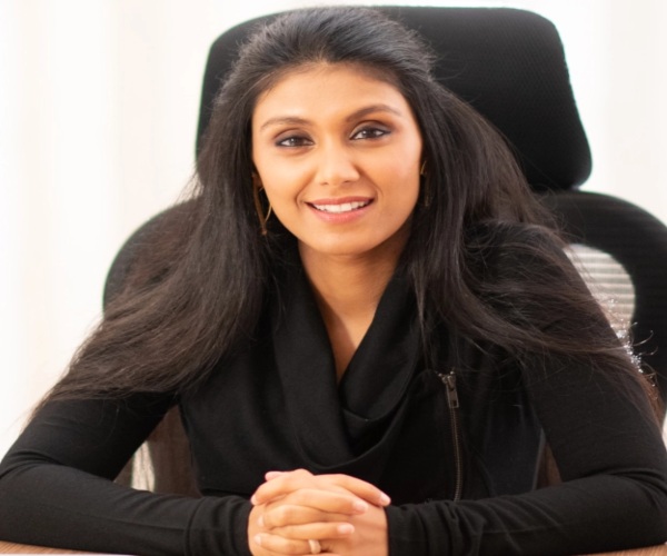 Shiv Nadar Daughter and HCL Chairperson Roshni Nadar Becomes First ...