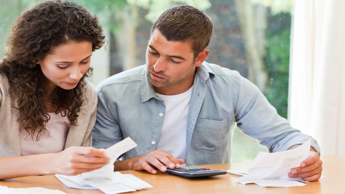 How To Handle Husband-Wife Cash Transactions Without Attracting IT Notice? - Goodreturns